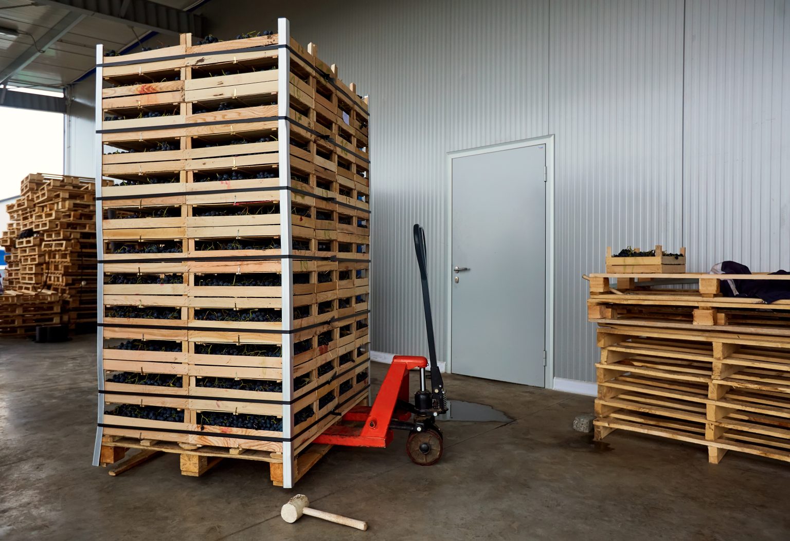 How to Stack Boxes on a Pallet Properly? | CM Pallets