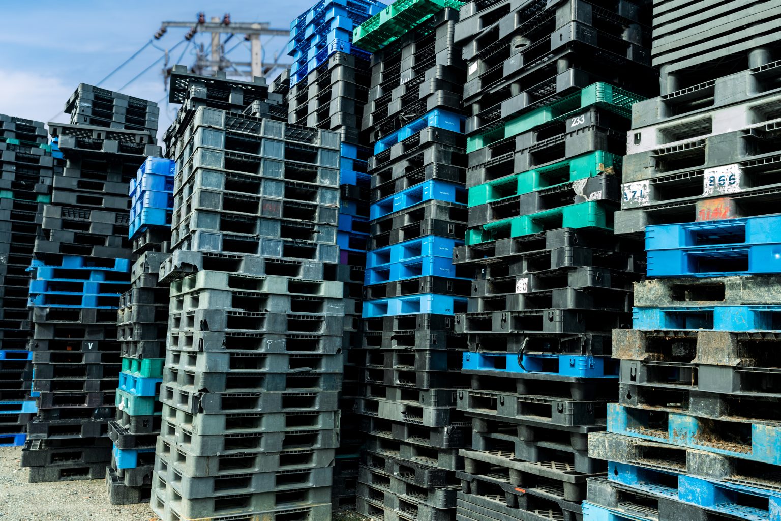 What Size is a Standard Wooden Pallet UK | CM Pallets
